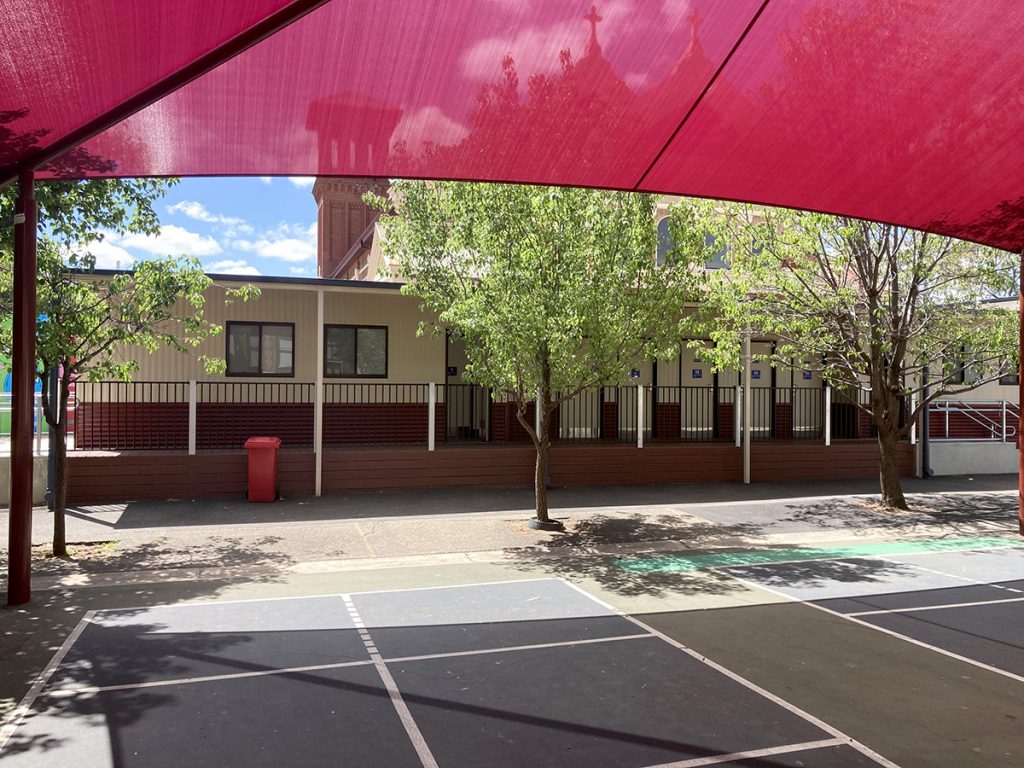 School Grounds – Parkside Primary School